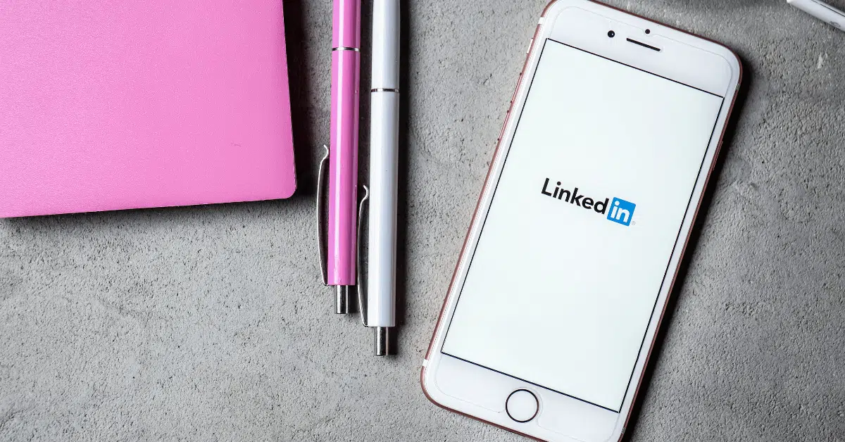 The Best Way College Students Can Use LinkedIn - Road2College